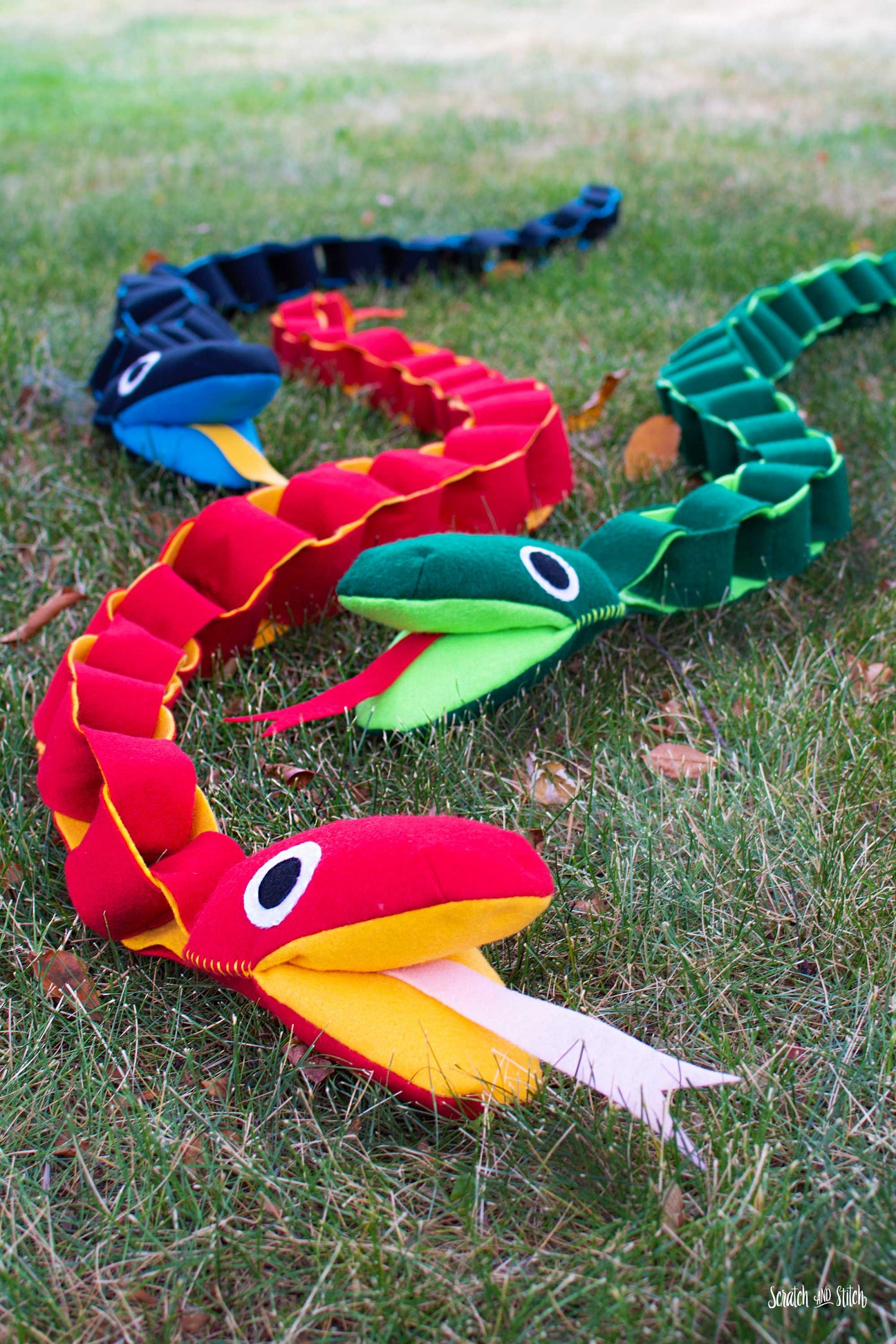 Felt Chain Snake Sewing Pattern – Scratch and Stitch