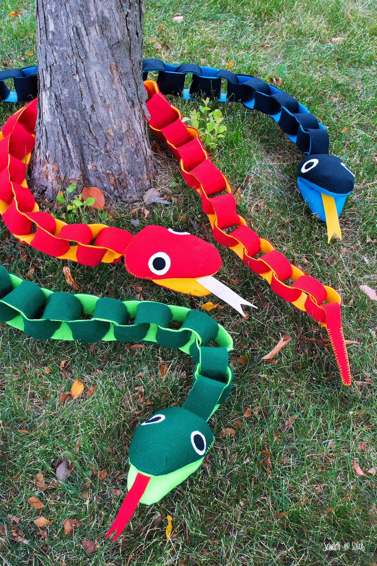 Felt Chain Snake Sewing Pattern – Scratch and Stitch